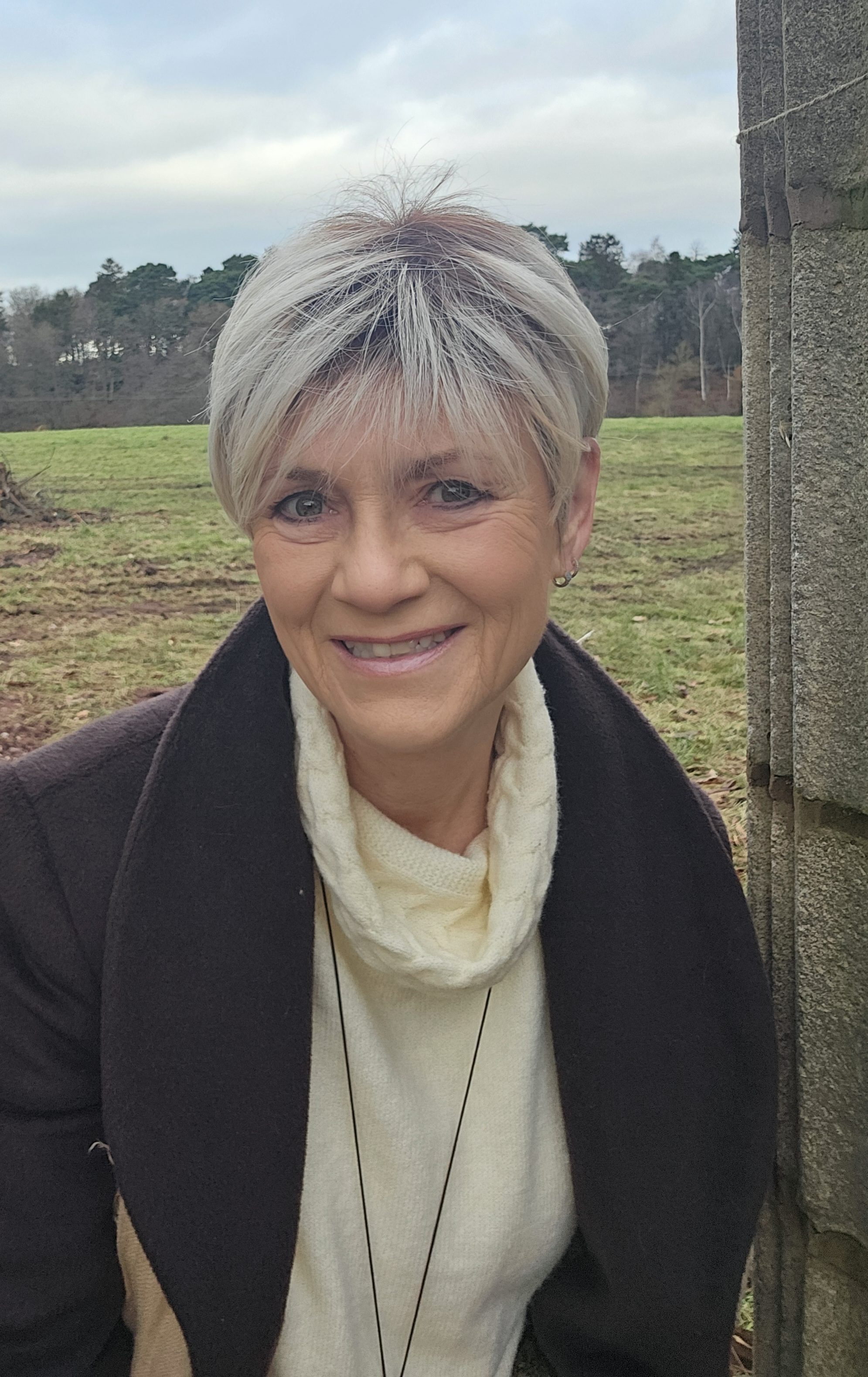 Author Interview – Eleanor Dixon – Helen Garraway